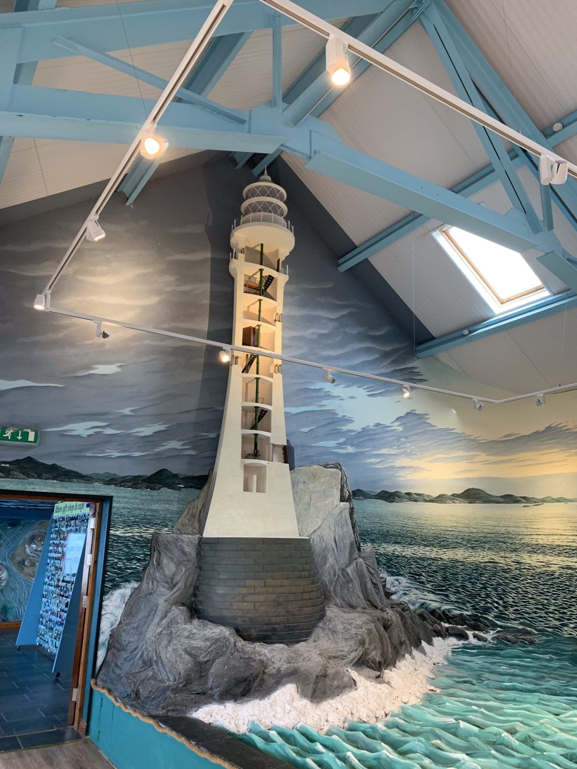 Fastnet Lighthouse 1/10 scale cutaway model - Mizen Head Guide